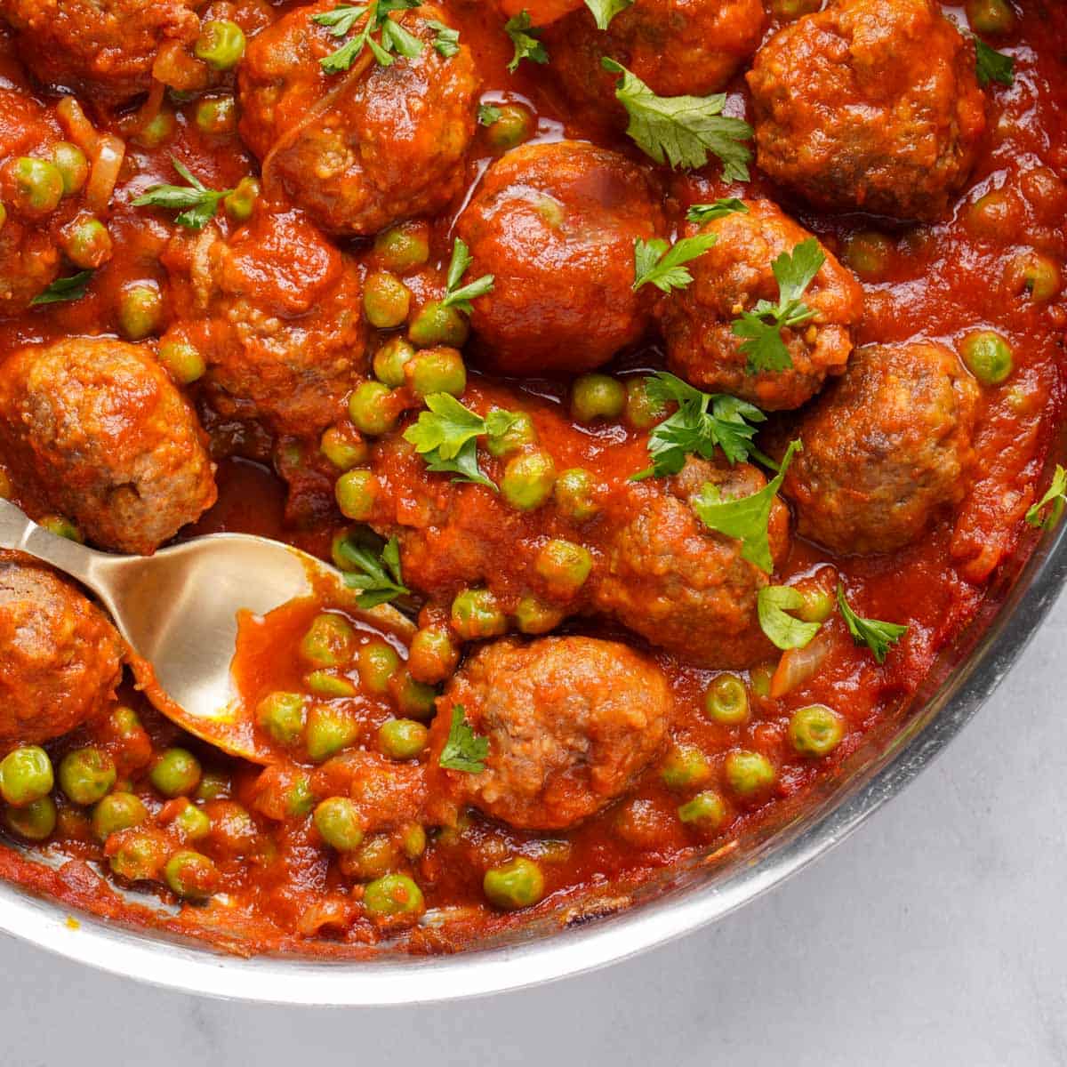 Cozy stewed meatballs with peas - Tomatoes Tomahtos